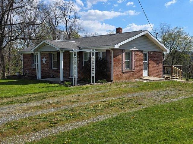 136 Virginia Ave, Max Meadows, VA 24360