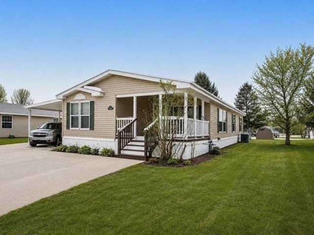 13749 Bluebell Ln, Cedar Springs, MI 49319