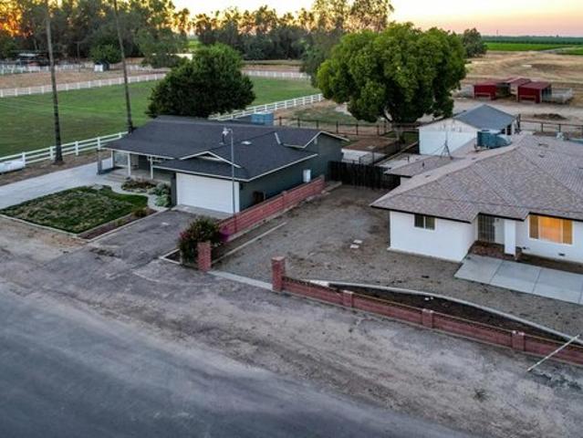 1374 E Gaschen Ave, Fresno, CA 93725
