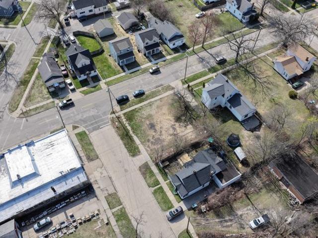 1374 Pine St, Muskegon, MI 49442