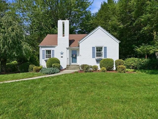 1374 Plumtree Rd, Springfield, MA 01119