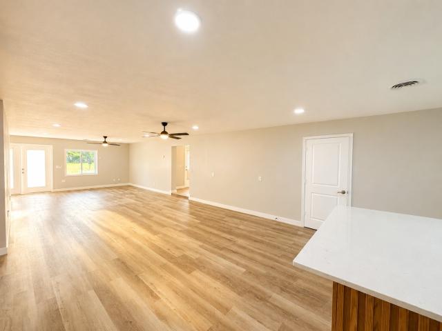 1374 Stroudsville Rd N
