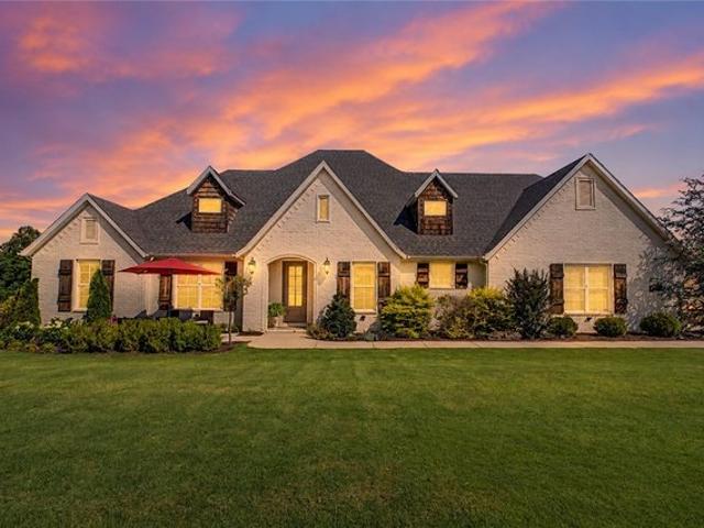 1374 S Spring Loop, Fayetteville, AR 72703
