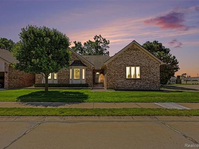 13750 Treeland Dr, Shelby Township, MI 48315