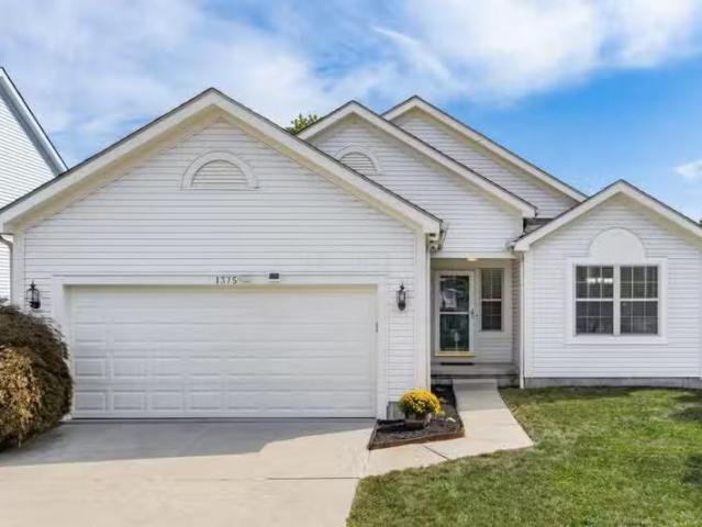 1375 MEADOWBANK DR, WORTHINGTON, OH 43085 Single Family Reside.