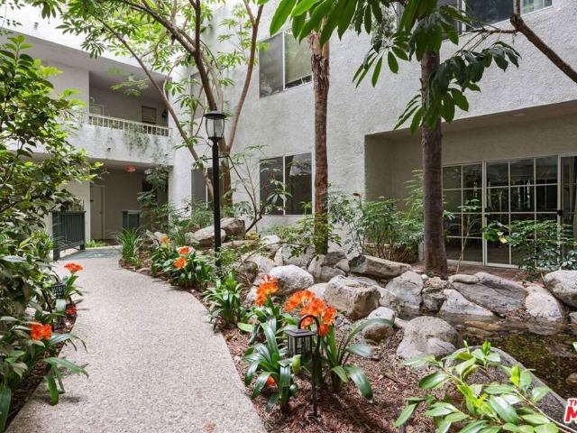 1375 Kelton Avenue 404