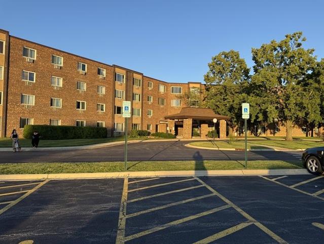 1375 Rebecca Dr Apt 302, Hoffman Estates, IL 60169