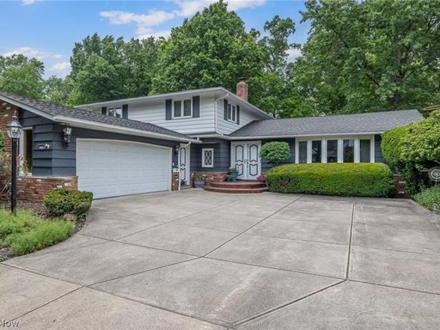 13760 Arrowhead Trl, Middleburg Heights, OH 44130
