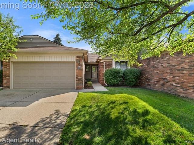 13760 Provincial Dr, Sterling Heights, MI 48313