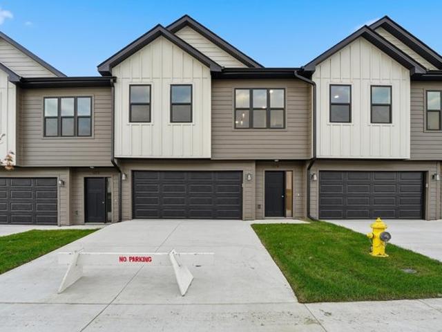 1376 Meadow Rose Pl, Waukee, IA 50263