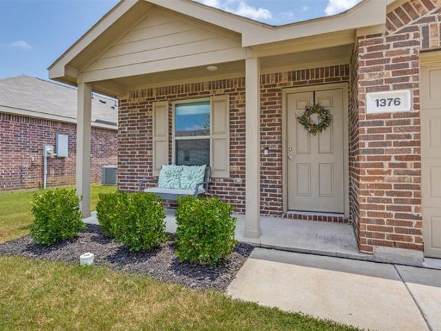 1376 Beach Dr, Azle, TX 76020