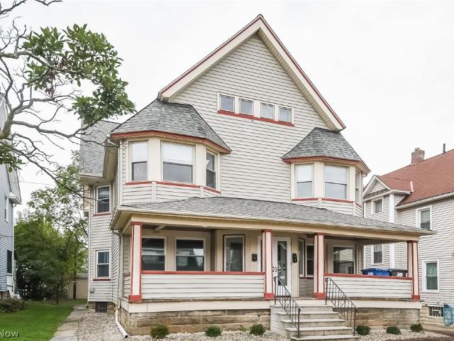 1376 Gladys Avenue