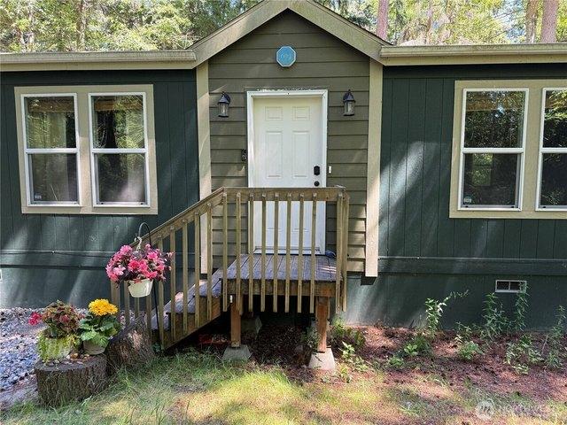 1376 Silver Lake Rd, Oak Harbor, WA 98277