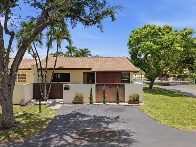 13776 Kendale Lakes Dr, Miami, FL 33183