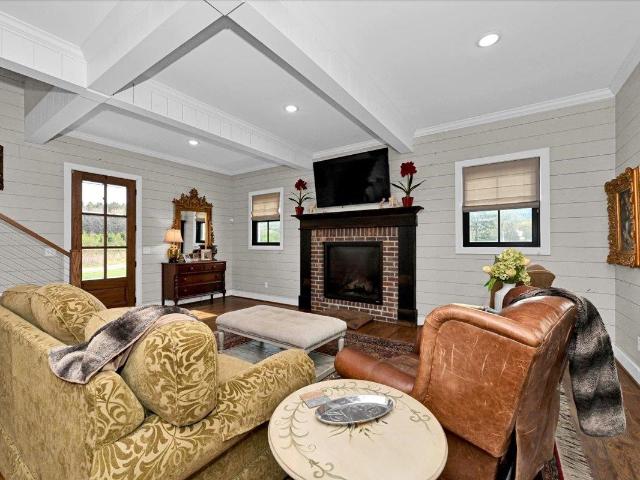 1377 Co Rd 438
