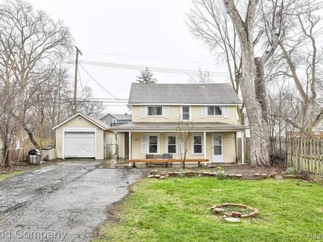 1377 Dorothea Rd, Berkley, MI 48072