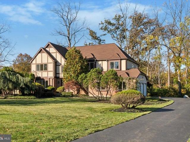 1377 Tanglewood Dr, North Wales, PA 19454