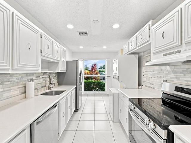 13782 Via Flora Apt C, Delray Beach, FL 33484