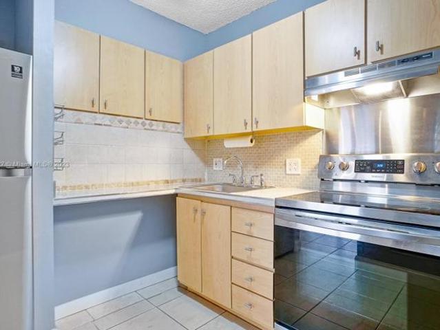 13787 66th St SW #D147, Miami, FL 33183