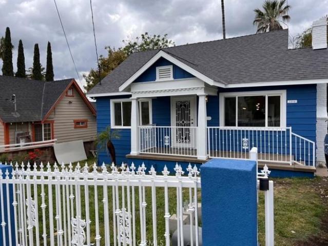 1379 N Summit Ave, Pasadena, CA 91103