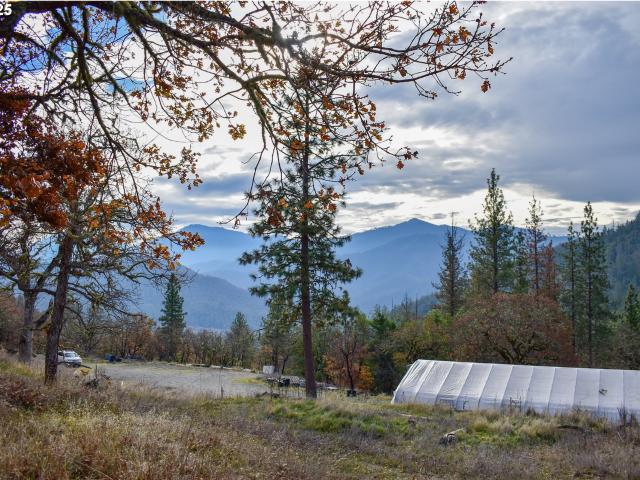 1379 humbug creek rd