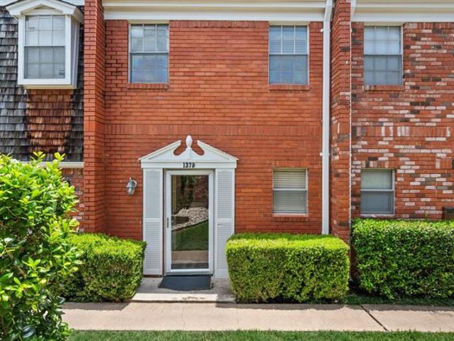 1379 Roaring Springs Rd, Fort Worth, TX 76114