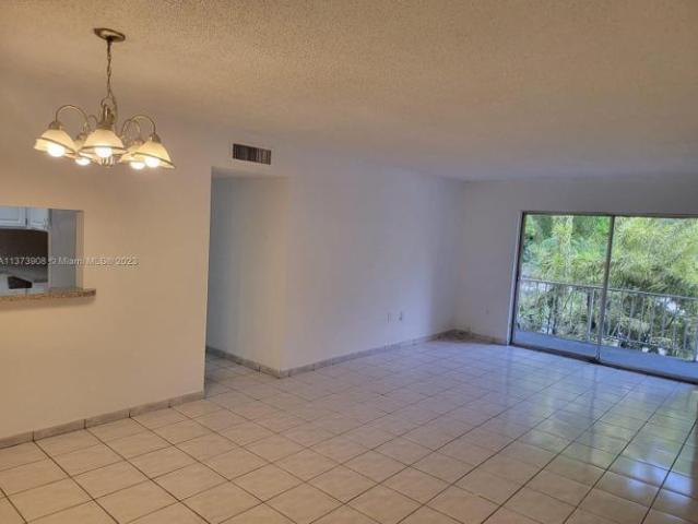 13700 62nd St SW #207, Miami, FL 33183