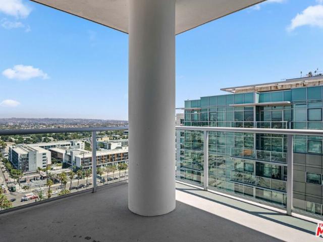 13700 Marina Pointe Drive 1916