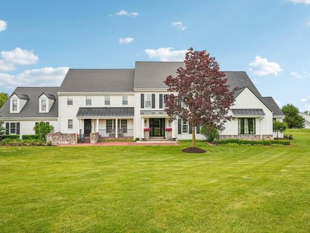 13700 N Riverland Rd, Mequon, WI 53097