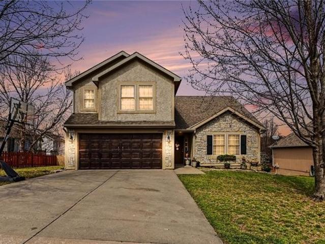13704 Jana Lei Ave, Bonner Springs, KS 66012