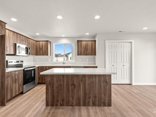 13704 Redway Ct