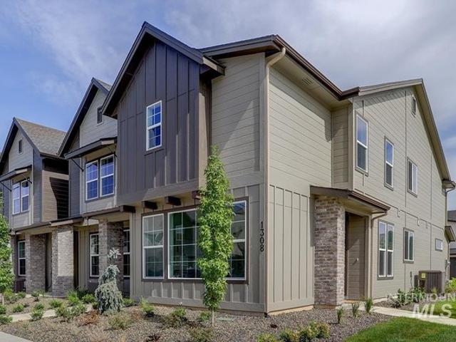 1370 N Meadowglen Ave, Meridian, ID 83642