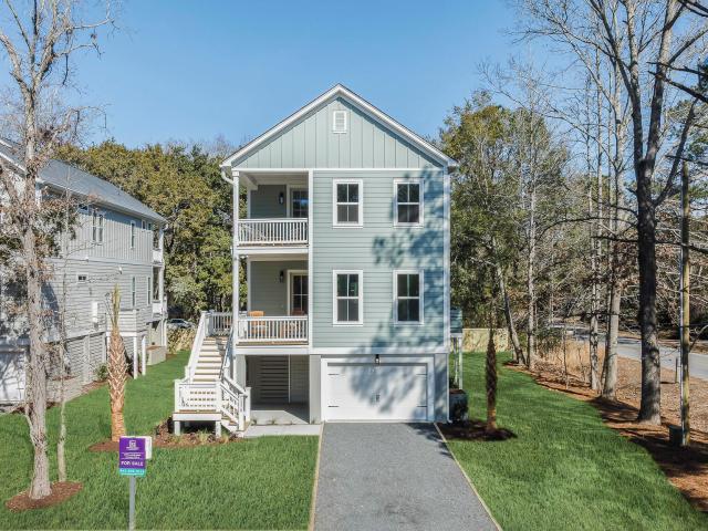 1370 Lucinda St, Mount Pleasant, SC 29466 | MLS #25032 | Compass