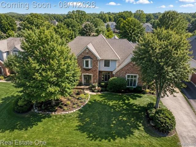 1370 Springwood Ln, Rochester Hills, MI 48309
