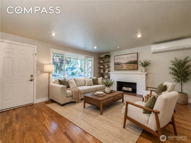 1370 th Ave NE, Kirkland, WA