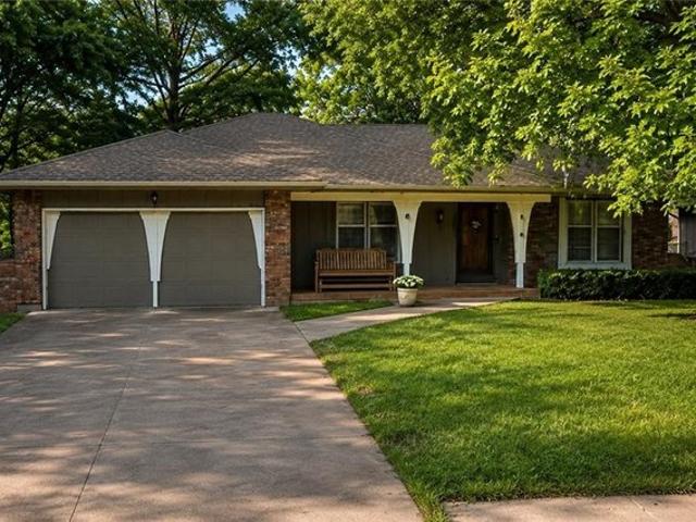 13711 W 69th St, Shawnee, KS 66216