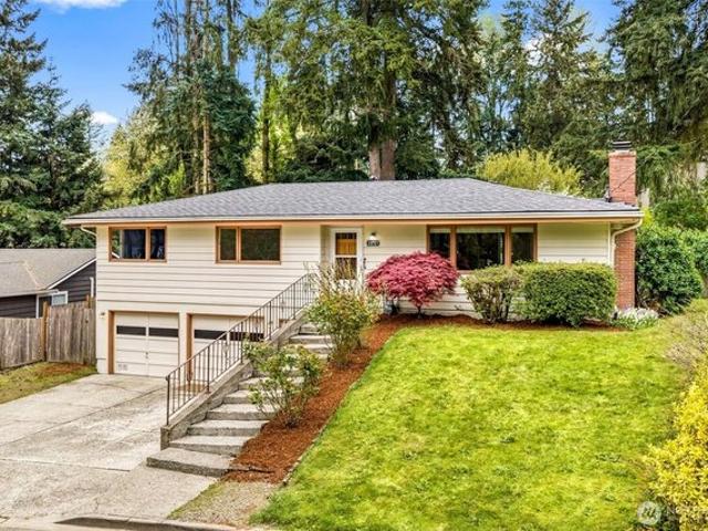 13717 NE 70th Pl, Redmond, WA 98052