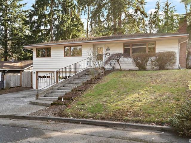 13717 NE 70th Pl, Redmond, WA 98052