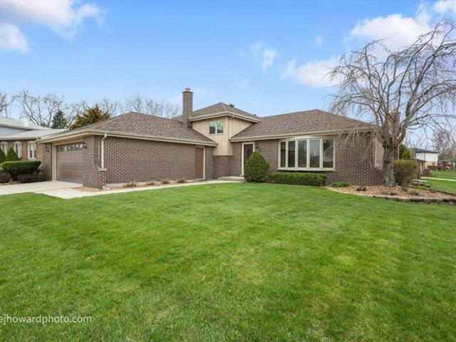13714 Woodridge Ln, Orland Park, IL 60462