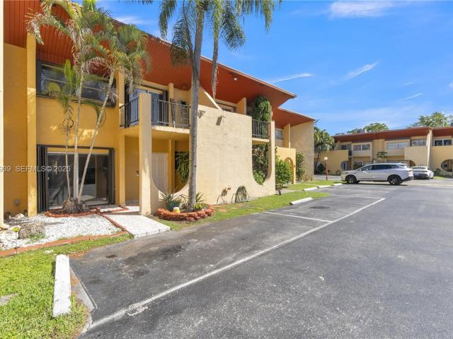 13715 SW 84th St, Unit F, Miami, FL 33143 | MLS #A11906