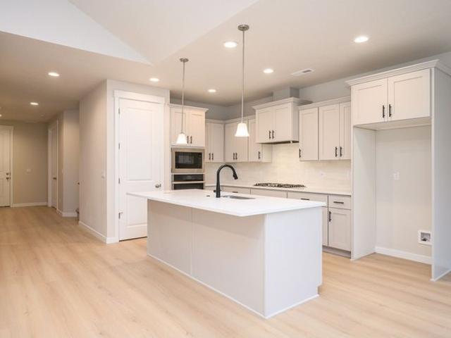 13716 NE 107th St, Vancouver, WA 98682