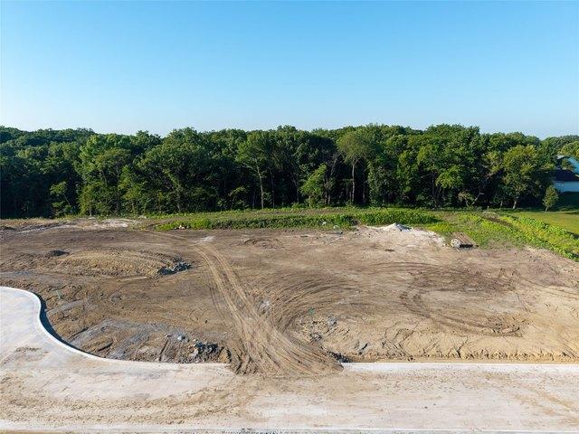 13716 Quail Ridge Dr, Urbandale, IA 50323