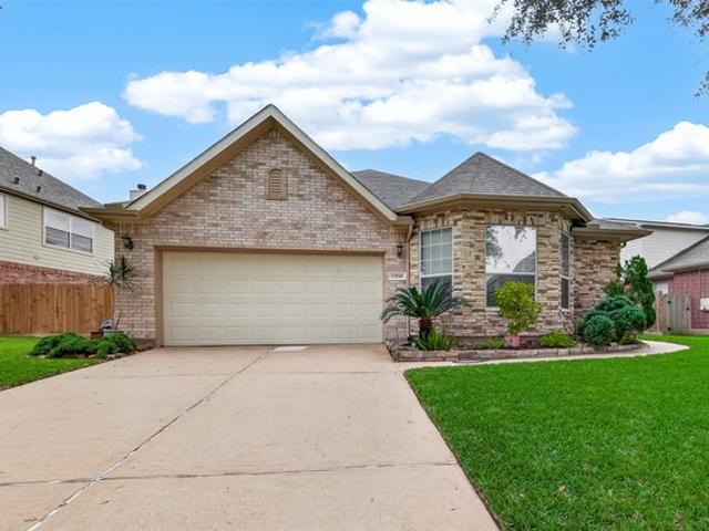 13719 Saxony Dr, Sugar Land, TX 77498