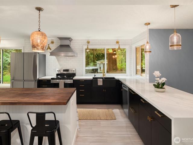1371 th Avenue W