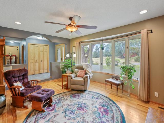 13720 Vinewood Lane N