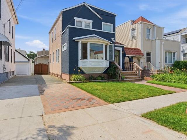 13720 rd St, Rosedale, NY 11422