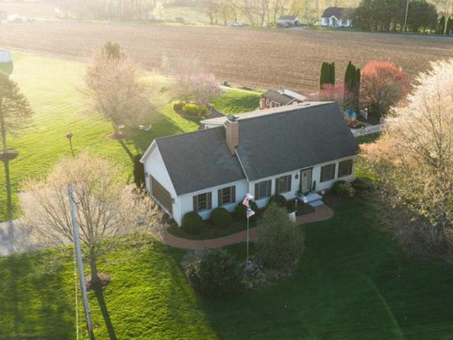 13729 Cross Roads Ave, Felton, PA 17322