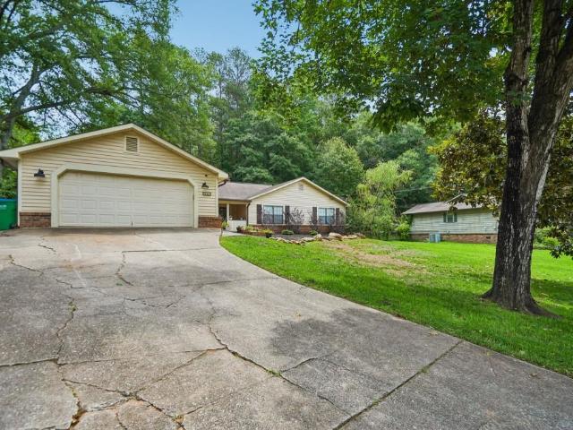 1372 Crooked Tree Court SW