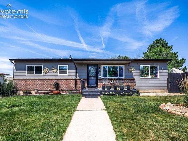 1372 Luna Dr, Fountain, CO 80817