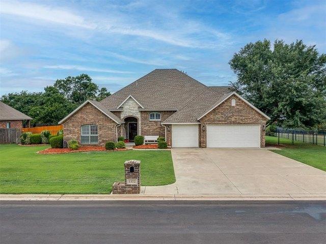 1372 Skyline Blvd, Edmond, OK 73025